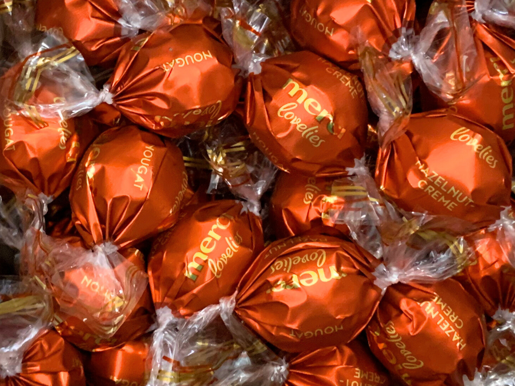 Merci | Hazelnut & Almond Milk Chocolate Ball | 13g – Chocolate Emporium