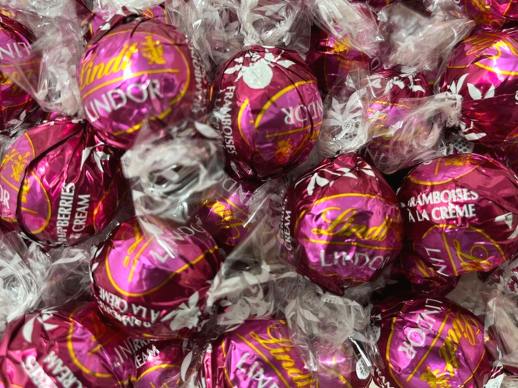 Raspberry & Cream Milk Chocolate Lindt Lindor – Chocolate Emporium